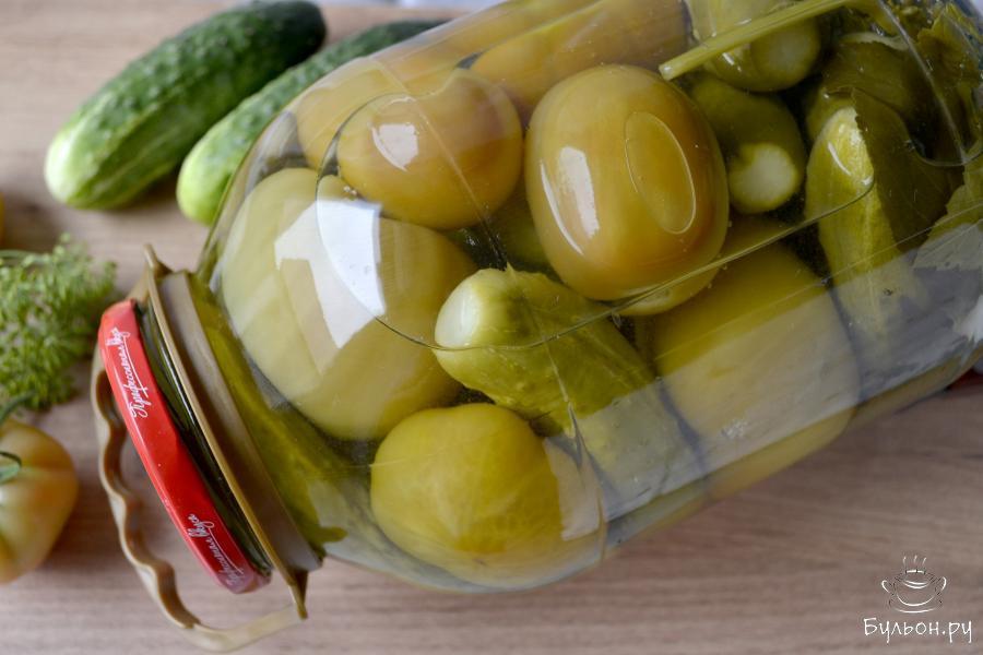 Маринованные огурцы с бурыми помидорами на зиму | рецепт пошагово, фото ...